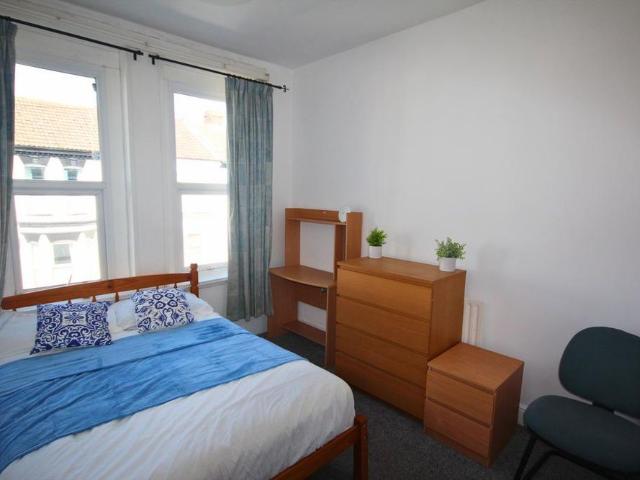 5 bedroom terraced house to rent