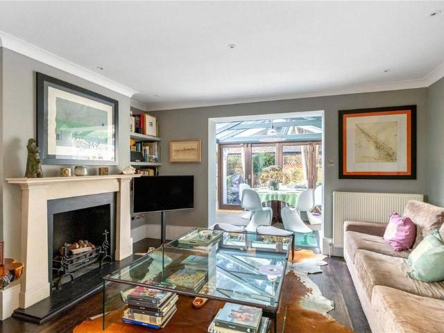5 bedroom terraced house to rent