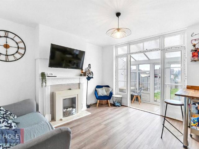 5 bedroom terraced house to rent