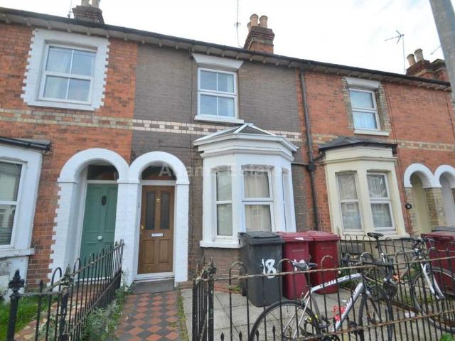 5 bedroom terraced house to rent