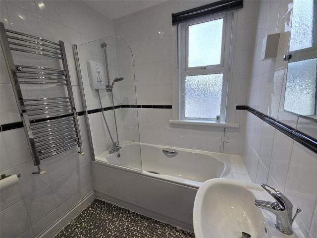 5 bedroom terraced house to rent