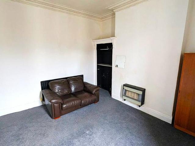 5 bedroom terraced house to rent