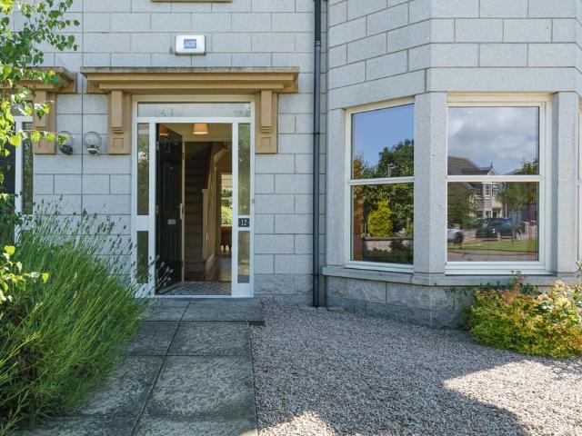 5 bedroom terraced house to rent
