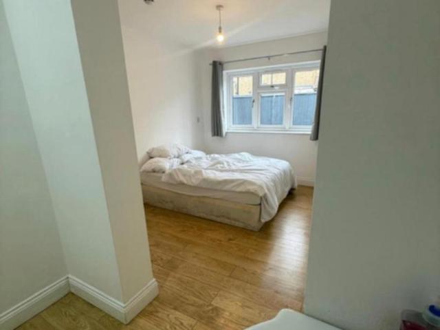 5 bedroom terraced house to rent