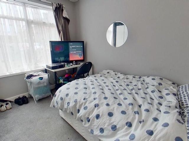 5 bedroom terraced house to rent