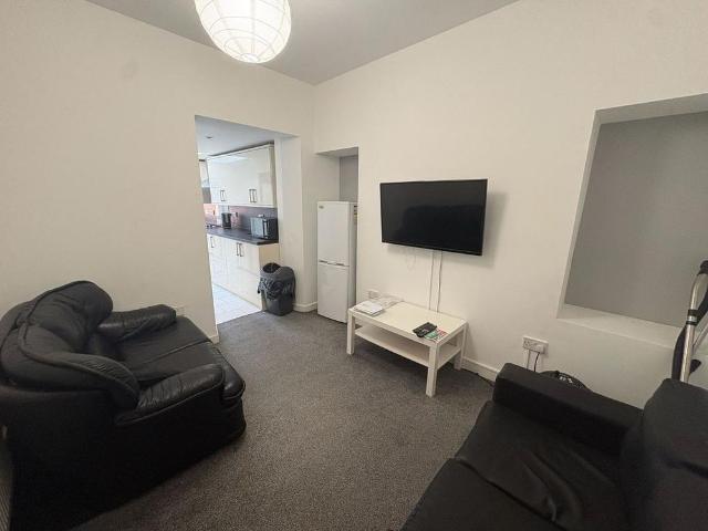 5 bedroom terraced house to rent
