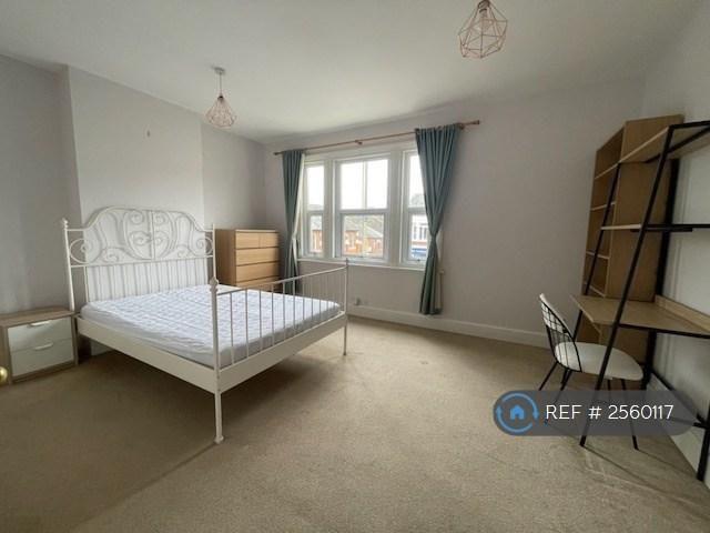 5 bedroom terraced house to rent