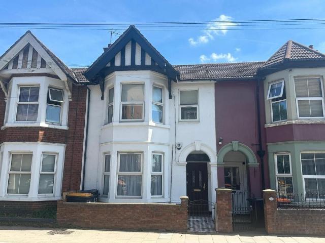 5 bedroom terraced house to rent
