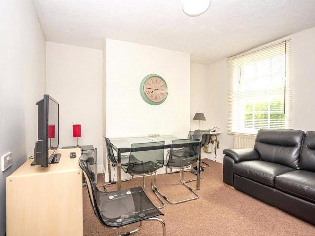 5 bedroom terraced house to rent