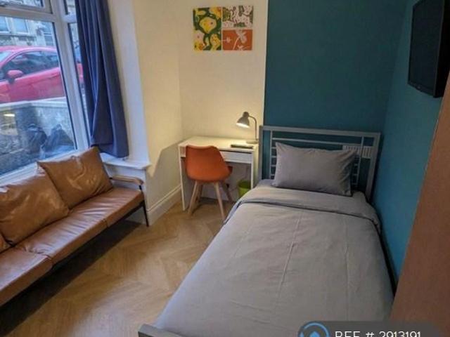 5 bedroom terraced house to rent