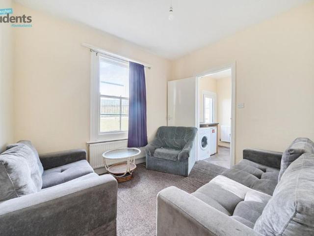 5 bedroom terraced house to rent