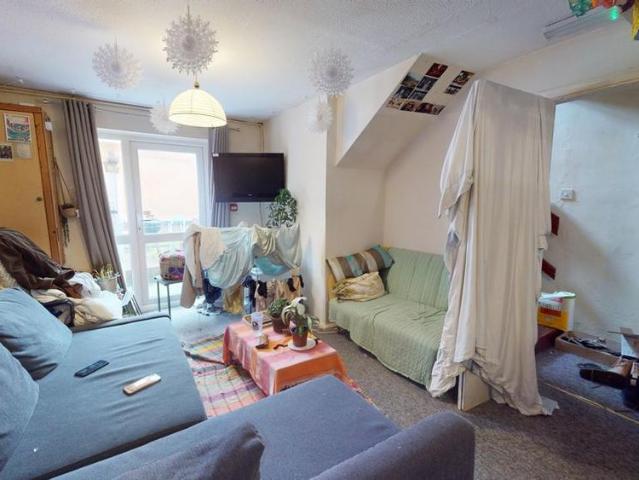 5 bedroom terraced house to rent