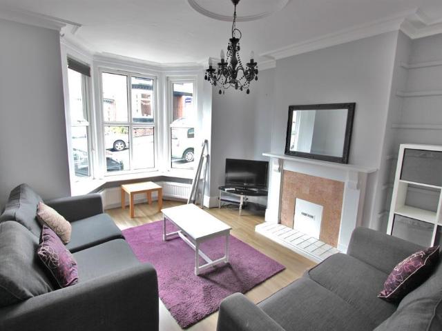 5 bedroom terraced house to rent