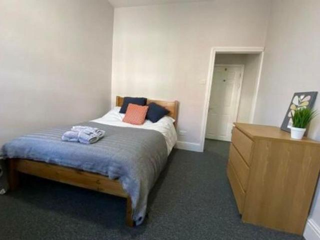 5 bedroom terraced house to rent