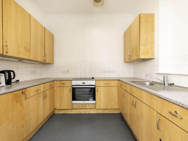 5 bedroom terraced house to rent