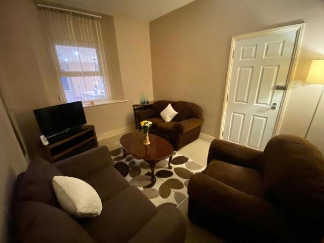 5 bedroom terraced house to rent
