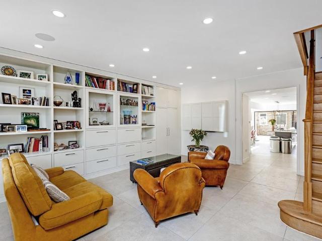 5 bedroom terraced house to rent
