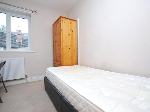 5 bedroom terraced house to rent