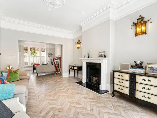 5 bedroom terraced house to rent