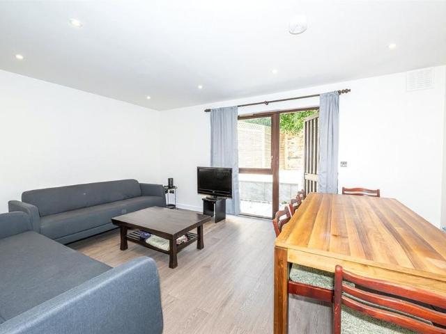5 bedroom terraced house to rent