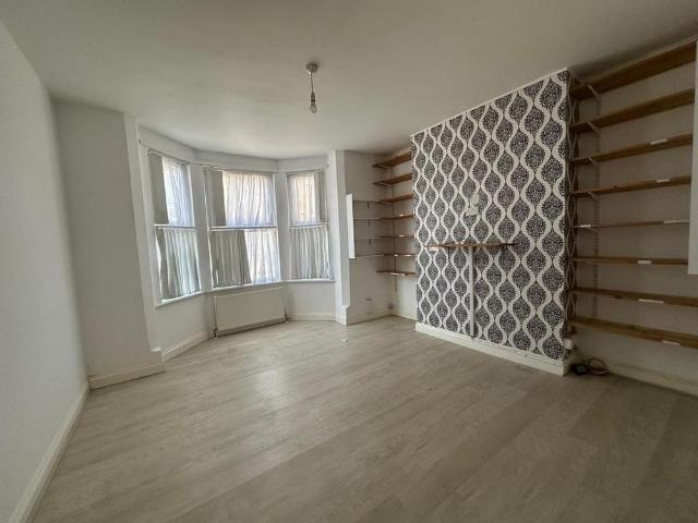 5 bedroom terraced house to rent