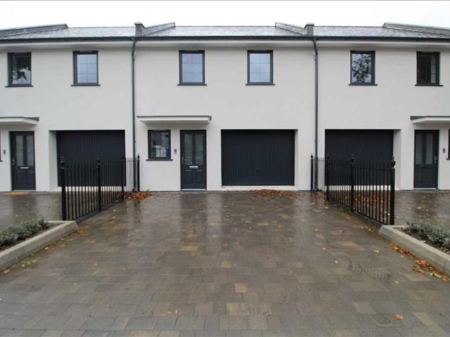 5 bedroom terraced house to rent