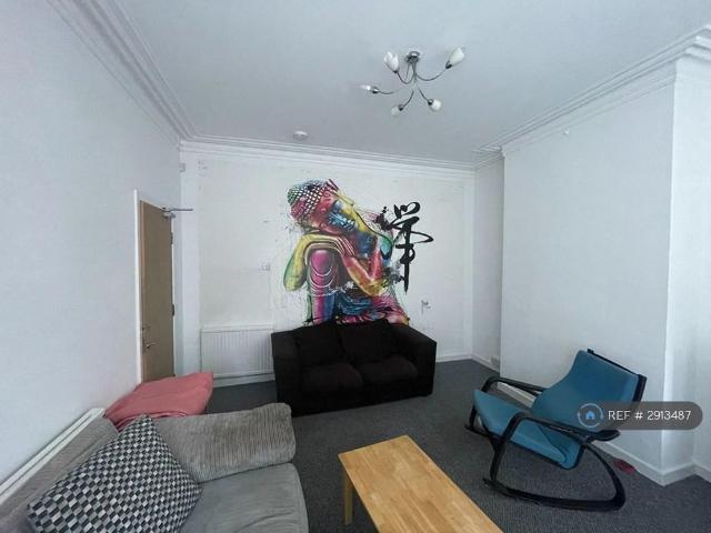 5 bedroom terraced house to rent