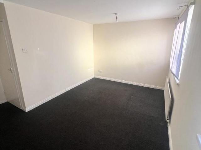 5 bedroom terraced house to rent