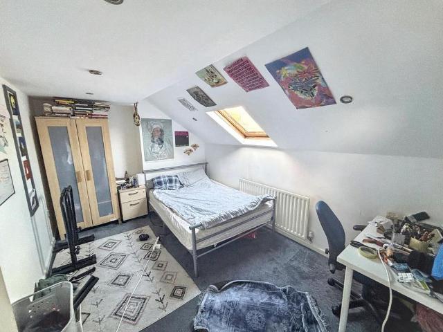 5 bedroom terraced house to rent