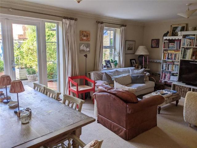5 bedroom terraced house to rent