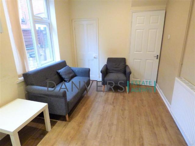 5 bedroom terraced house to rent