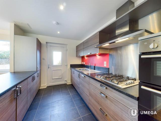 5 bedroom terraced house to rent