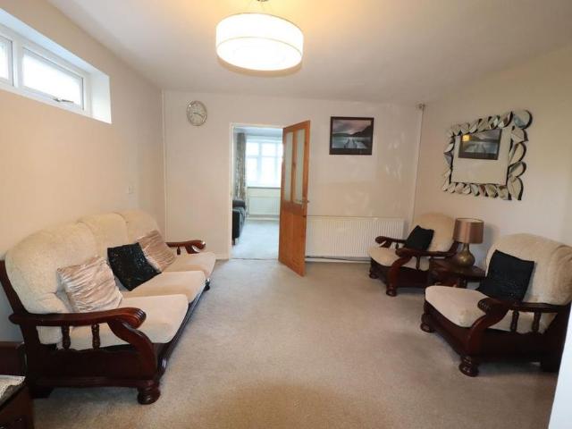 5 bedroom terraced house to rent