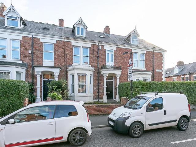 5 bedroom terraced house to rent