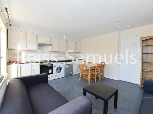 5 bedroom terraced house to rent