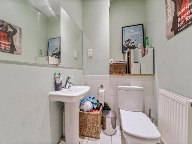 5 bedroom terraced house to rent
