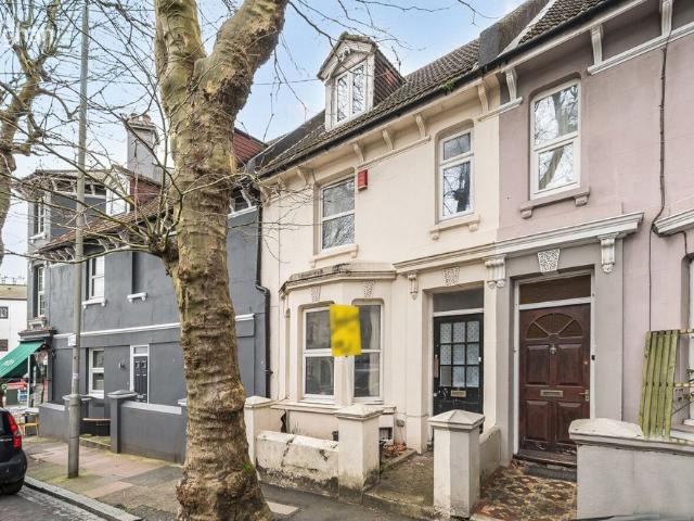 5 bedroom terraced house to rent