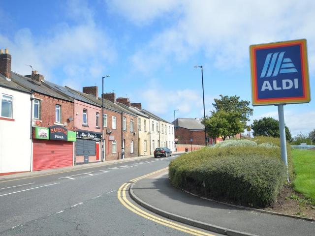 5 bedroom terraced house to rent