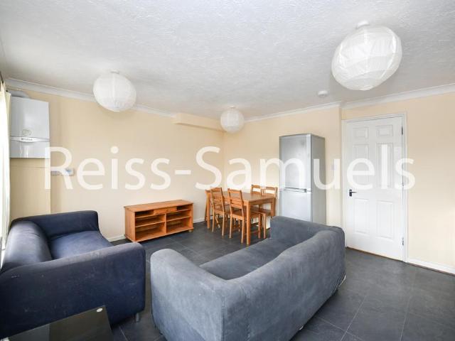 5 bedroom terraced house to rent