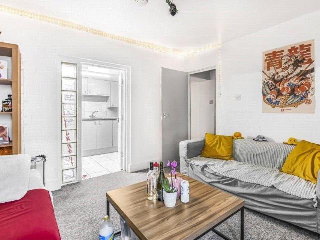 5 bedroom terraced house to rent