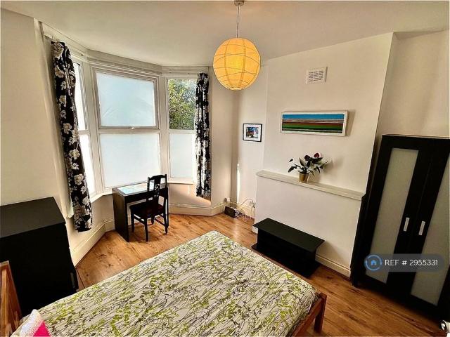 5 bedroom terraced house to rent