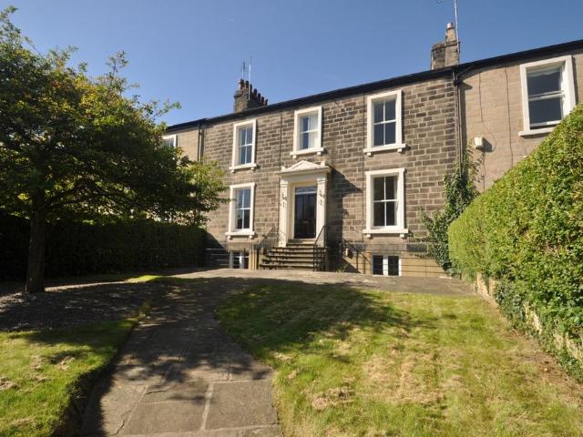 5 bedroom terraced house to rent
