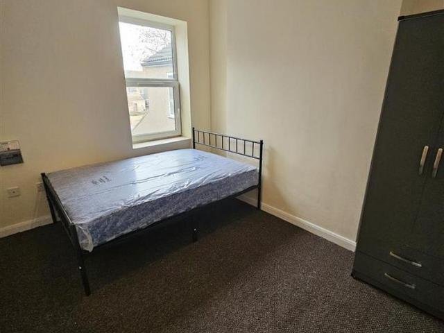 5 bedroom terraced house to rent
