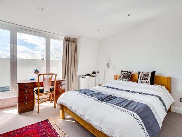 5 bedroom terraced house to rent