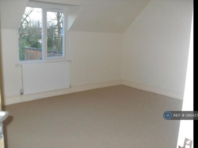 5 bedroom terraced house to rent