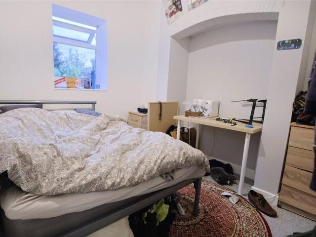 5 bedroom terraced house to rent