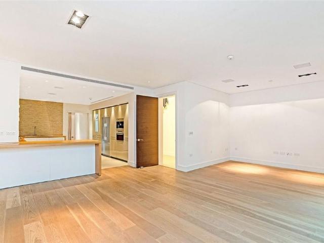 5 bedroom terraced house to rent