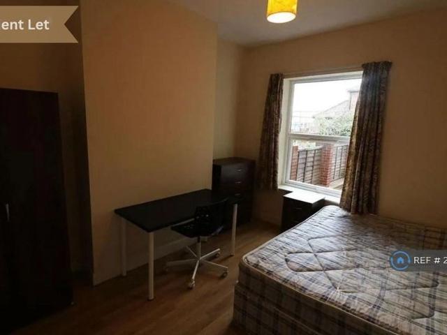 5 bedroom terraced house to rent