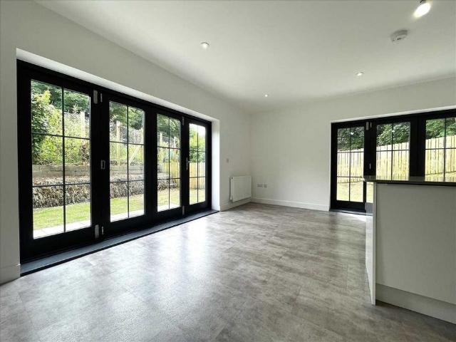 5 bedroom terraced house to rent