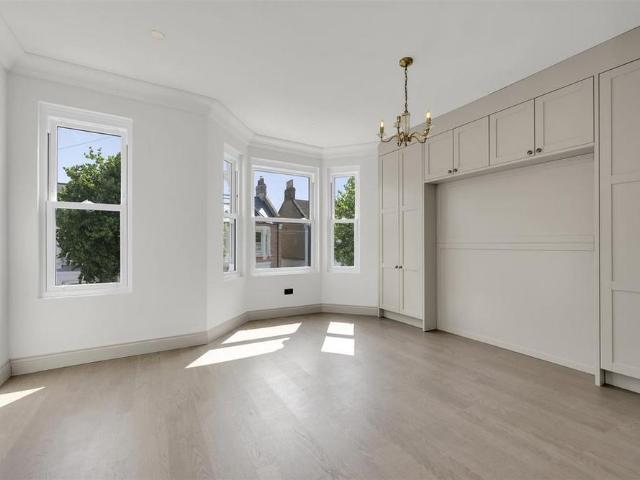 5 bedroom terraced house to rent